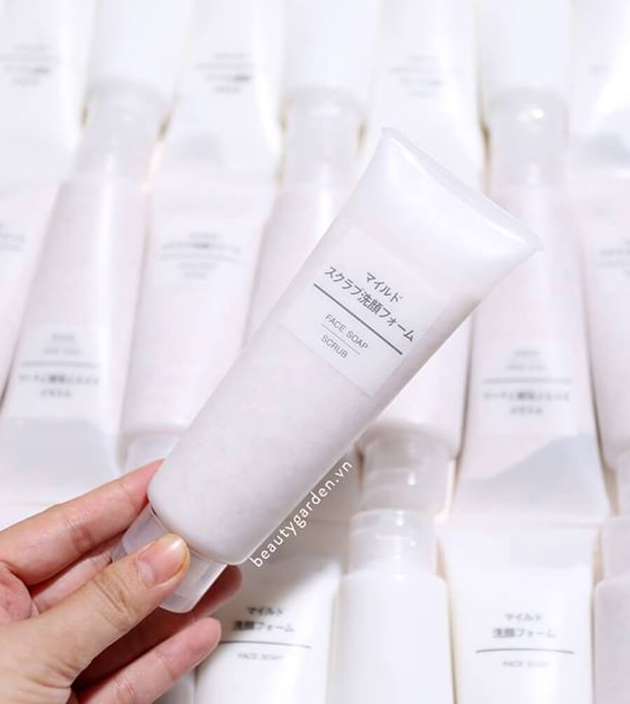 Sữa Rửa Mặt Kiêm Tẩy Tế Bào Chết Muji Face Soap Scrub